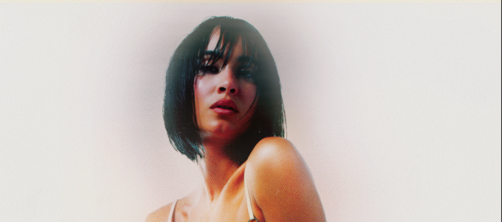 AITANA y DANNA PAOLA estrenan el video de "AQYNE"